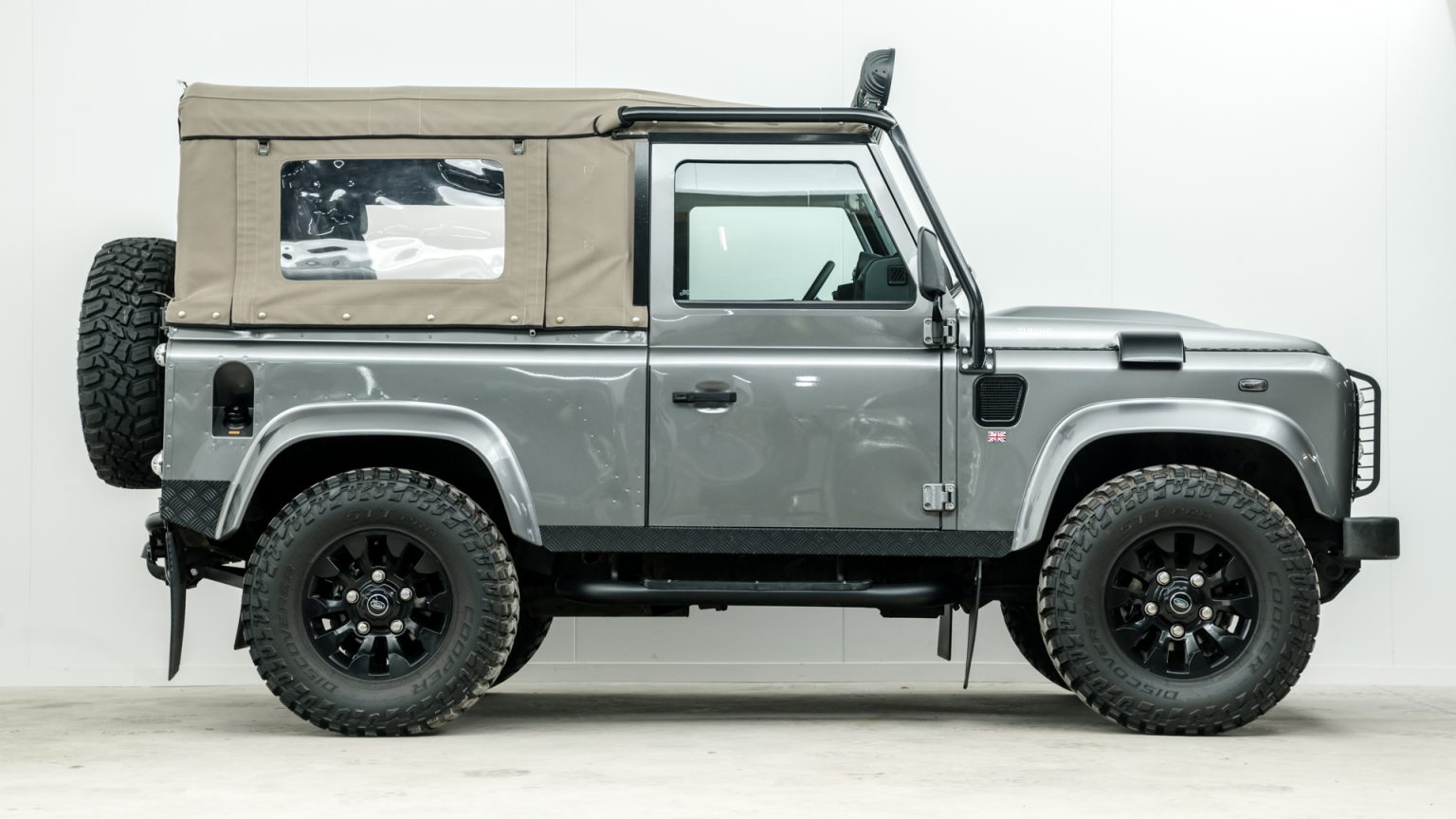 Land Rover Defender TD4 - 4 Persoons Cabrio - 34.239 Km - Cars Forever
