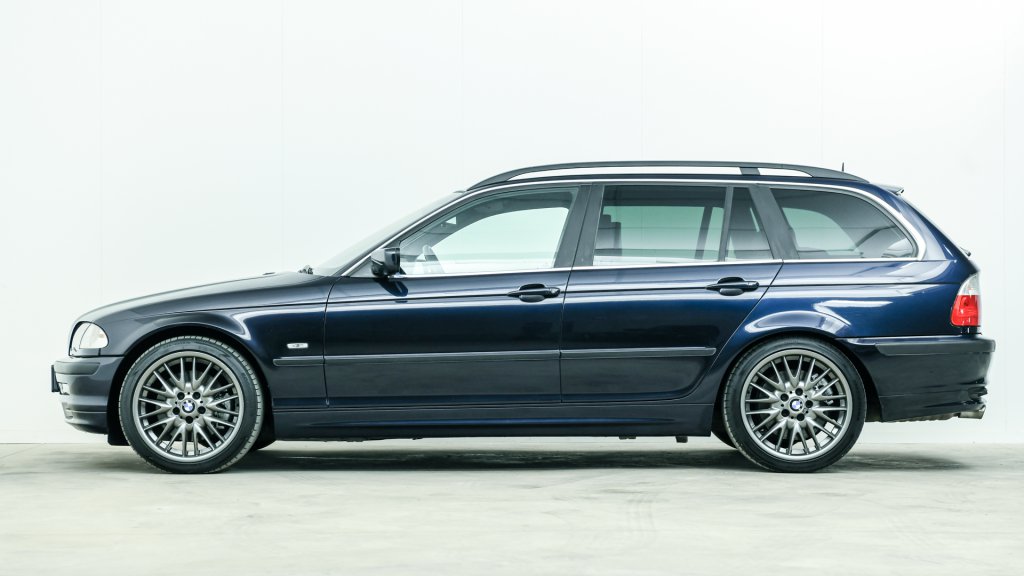 BMW 330xi Touring - Cars Forever